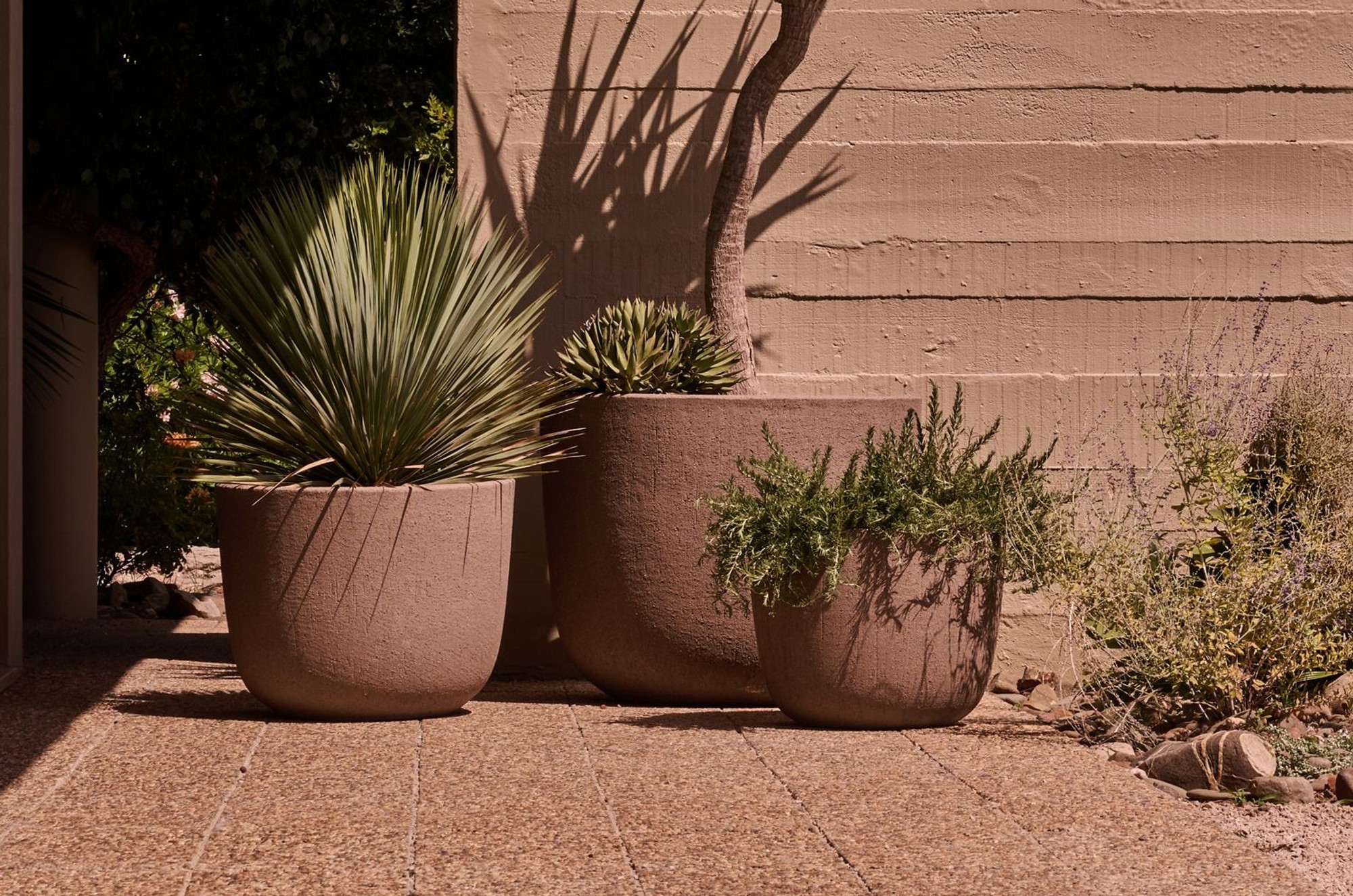 Maroa planter: natural terracotta & timeless patina | Tribù