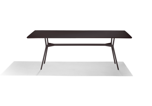 Luxus-Sofas, Esstische, Sonnenliegen und Accessoires für draußen - Tribù